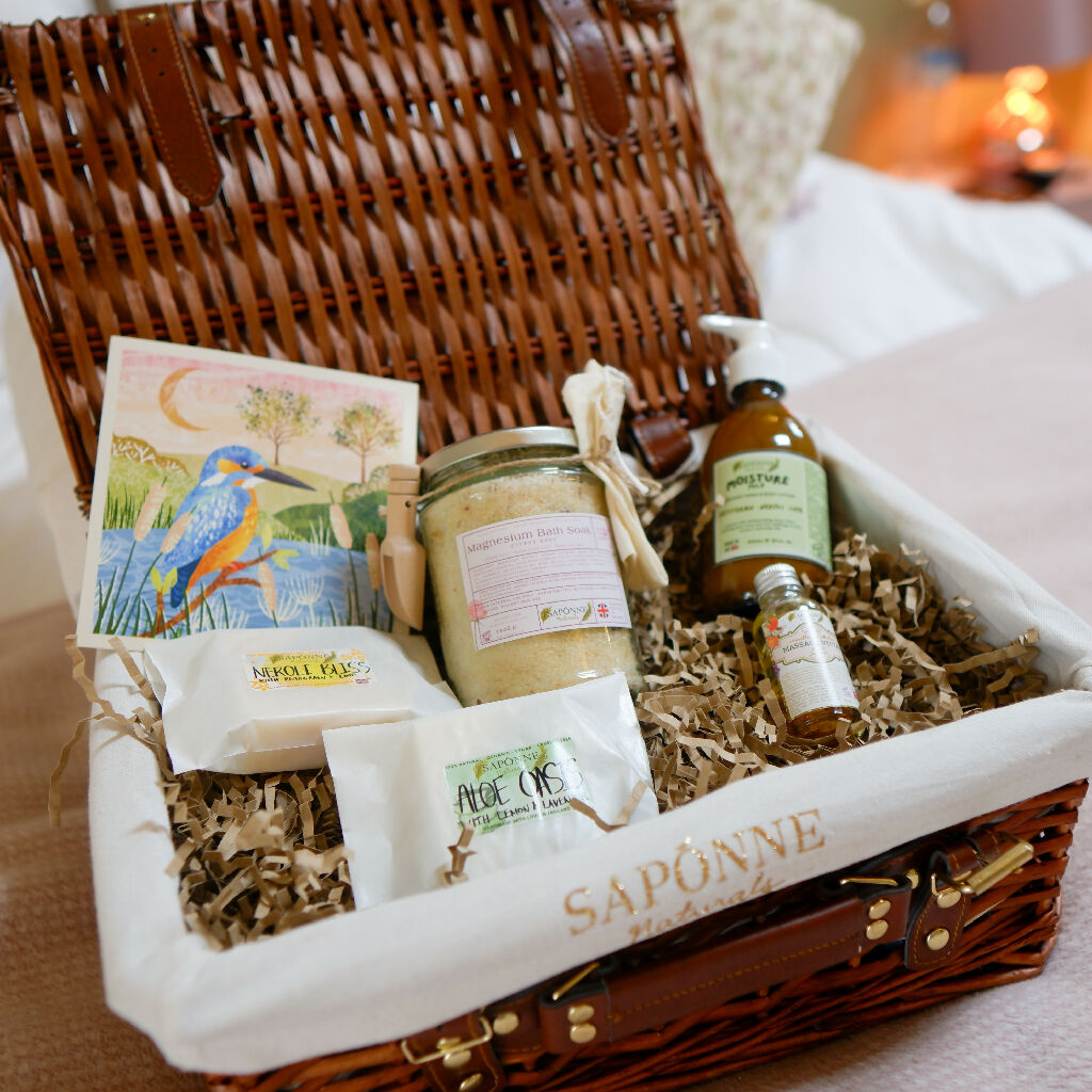 Sapónne Naturals Luxury Spring Self-Care Gift Hamper – Country Living ...